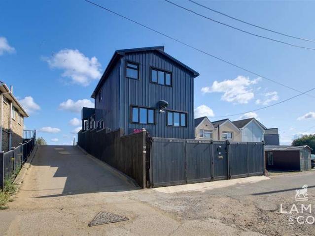 4 Bedroom Detached House