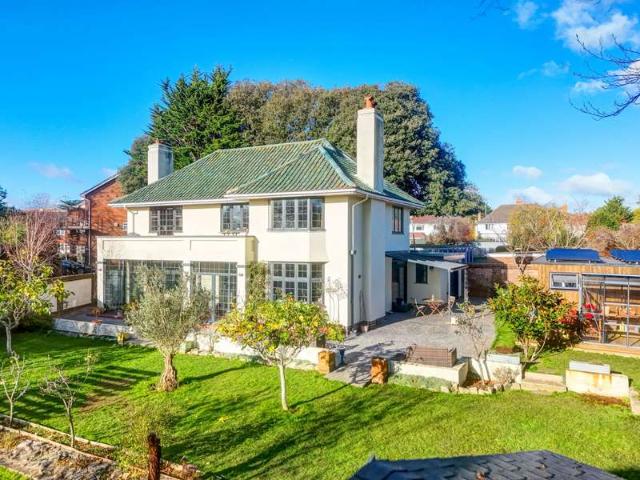 4 Bedroom Detached House