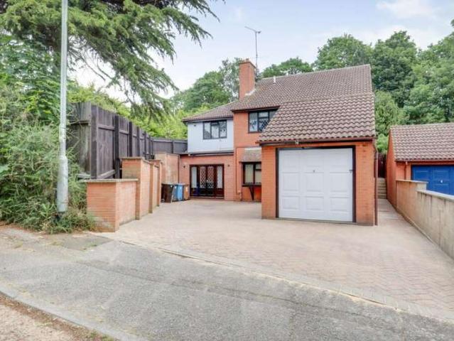 4 Bedroom Detached House