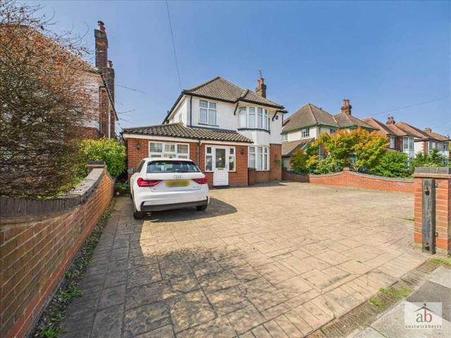 4 Bedroom Detached House