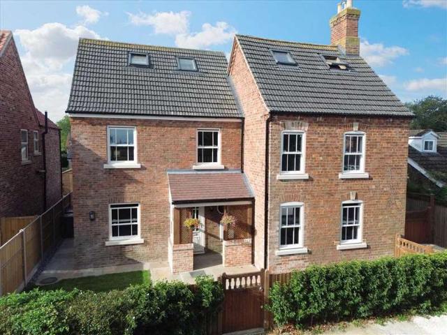 4 Bedroom Detached House