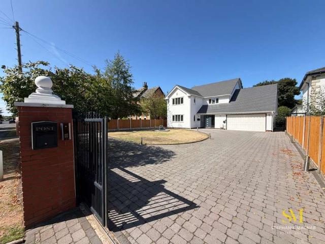 4 Bedroom Detached House