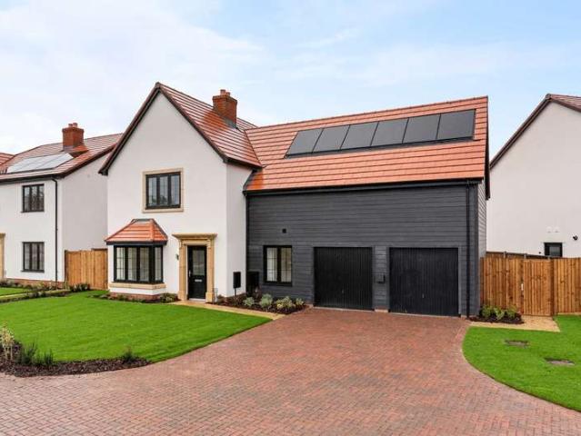 4 Bedroom Detached House