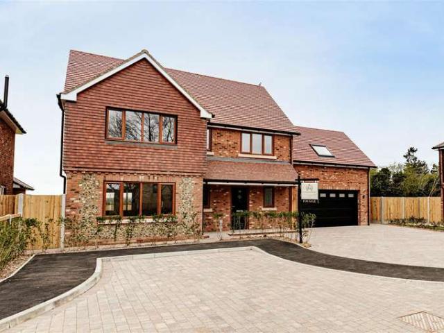 4 Bedroom Detached House