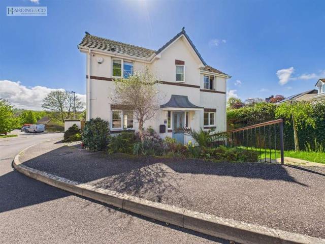 4 Bedroom Detached House