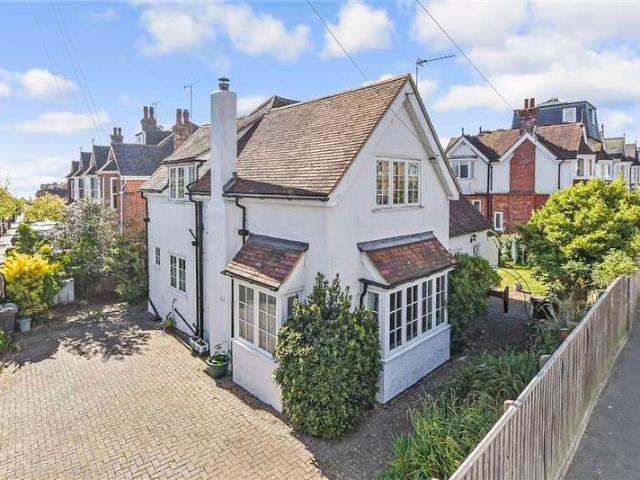 4 Bedroom Detached House