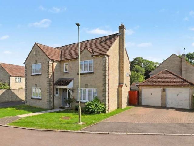 4 Bedroom Detached House