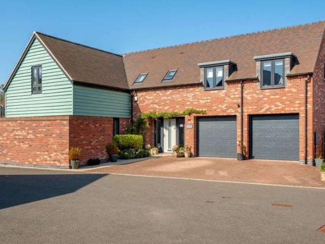 4 Bedroom Detached House