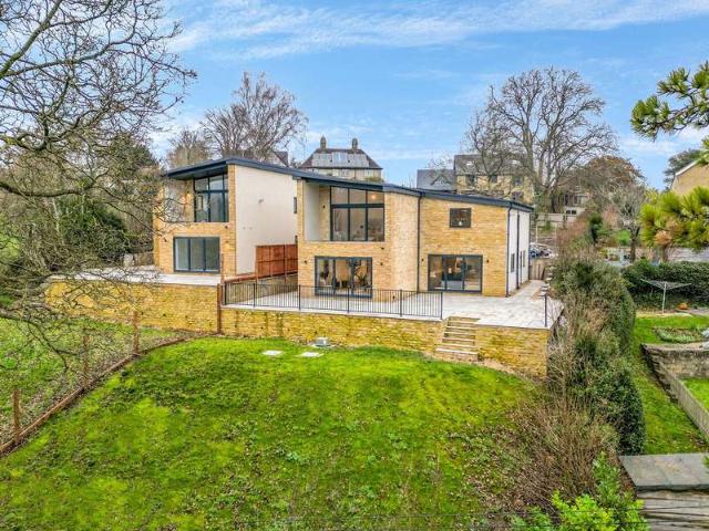 4 Bedroom Detached House