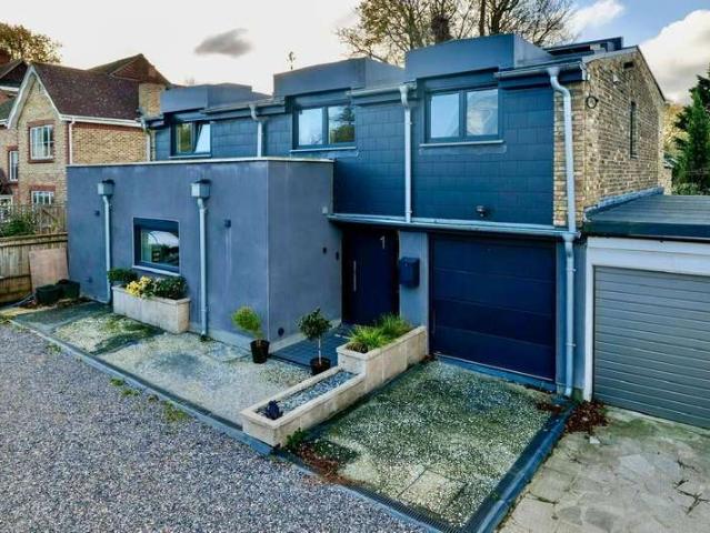 4 Bedroom Detached House