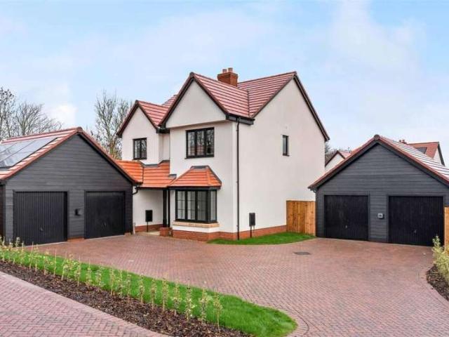 4 Bedroom Detached House