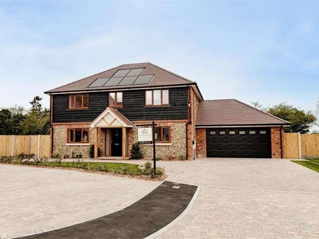 4 Bedroom Detached House