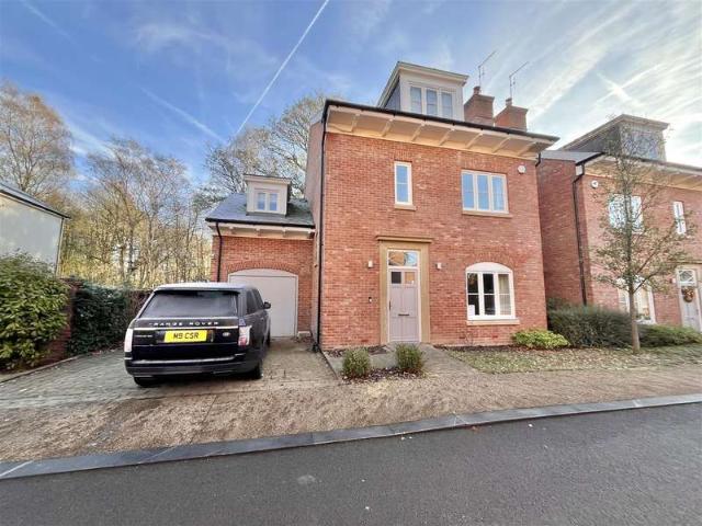 4 Bedroom Detached House