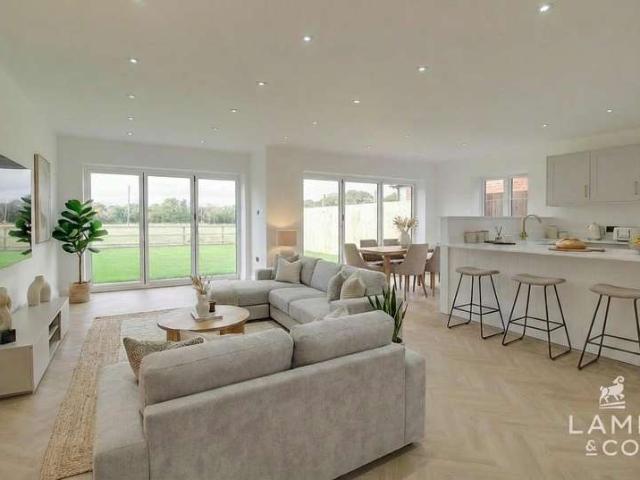 4 Bedroom Detached House