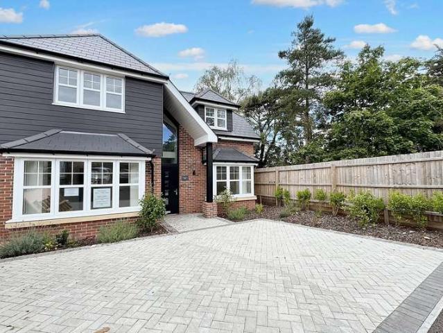 4 Bedroom Detached House
