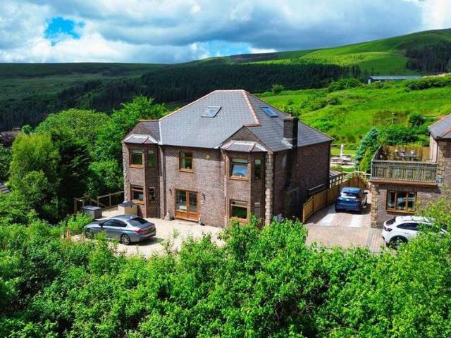 4 Bedroom Detached House