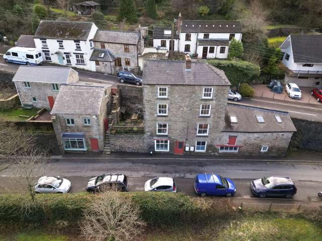 4 Bedroom Detached House