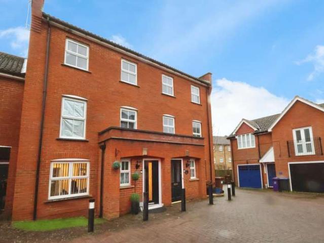 4 Bedroom Detached House