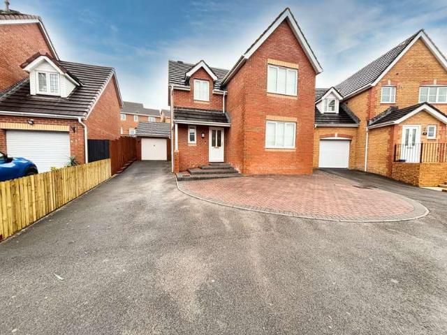 4 Bedroom Detached House
