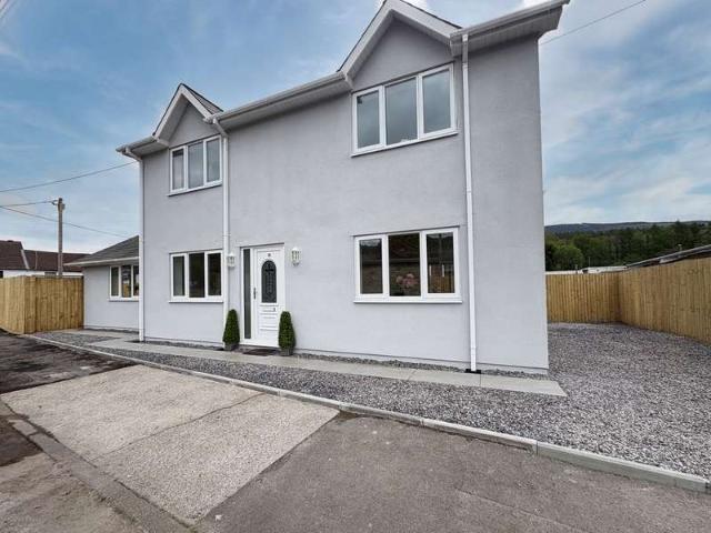 4 Bedroom Detached House