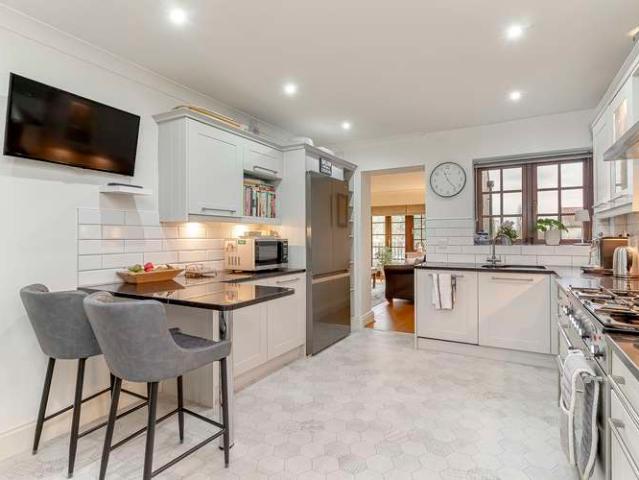 4 Bedroom Detached House