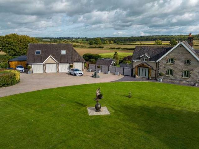 4 Bedroom Detached House