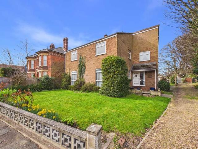 4 Bedroom Detached House