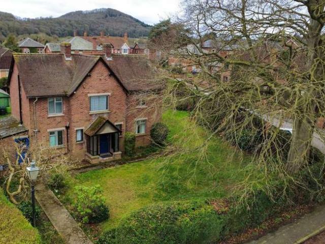4 Bedroom Detached House