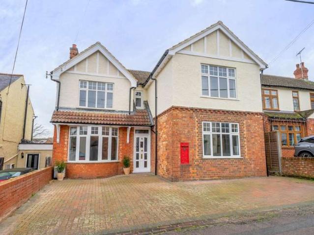 4 Bedroom Detached House