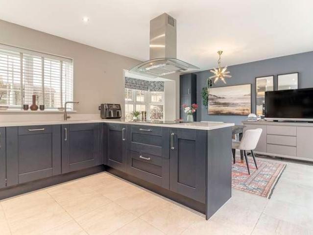 4 Bedroom Detached House