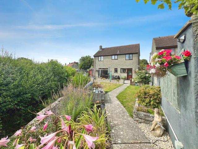 4 Bedroom Detached House