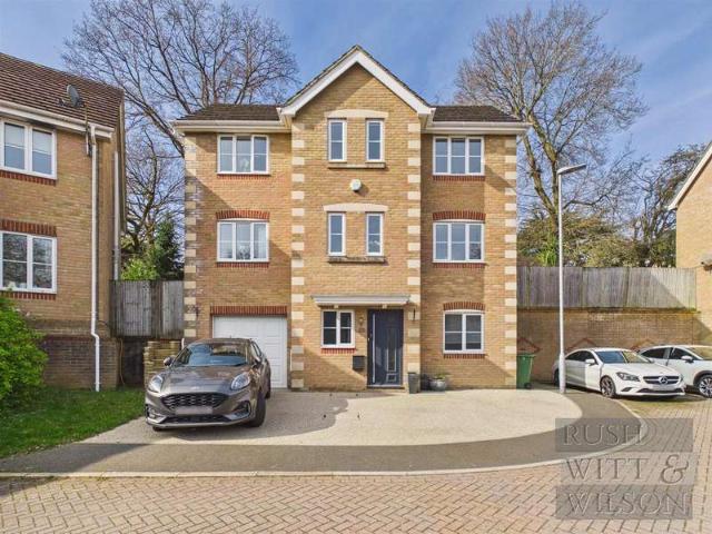 4 Bedroom Detached House