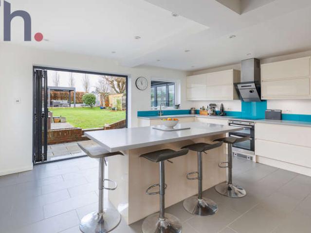 4 Bedroom Detached House