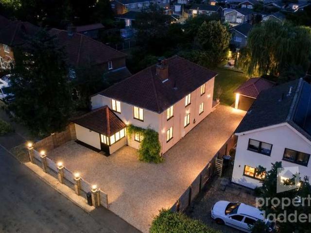 4 Bedroom Detached House