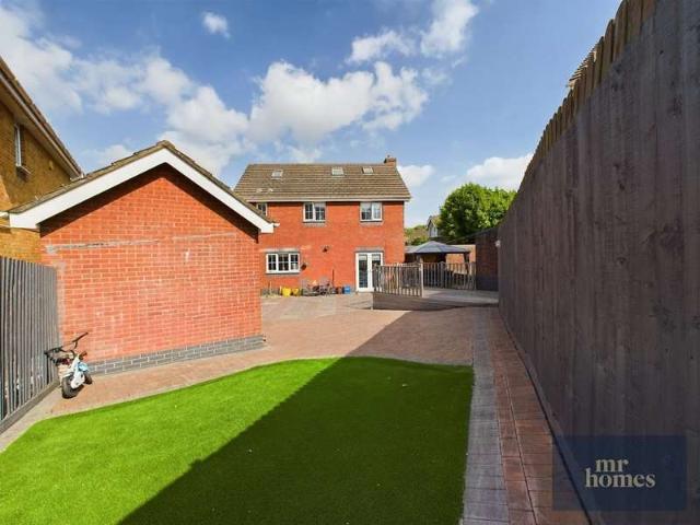 4 Bedroom Detached House