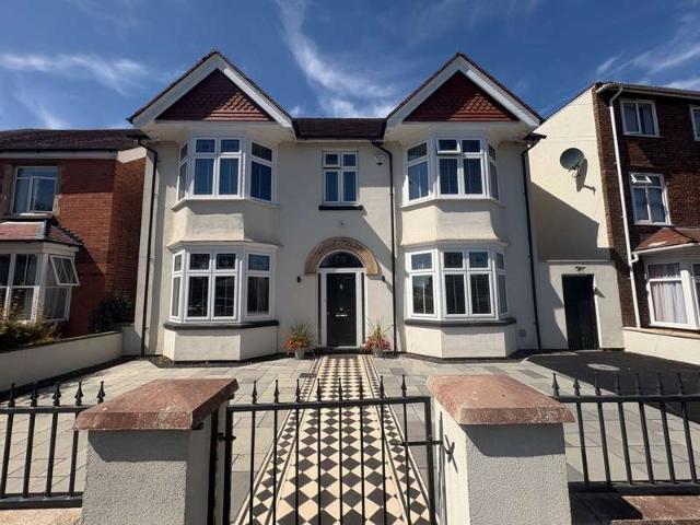 4 Bedroom Detached House