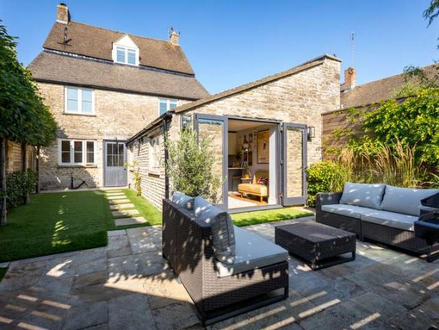 4 Bedroom Detached House
