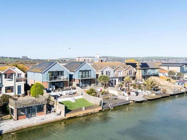 4 Bedroom Detached House