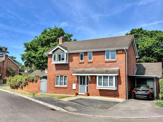 4 Bedroom Detached House