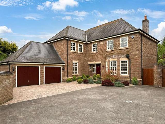 4 Bedroom Detached House