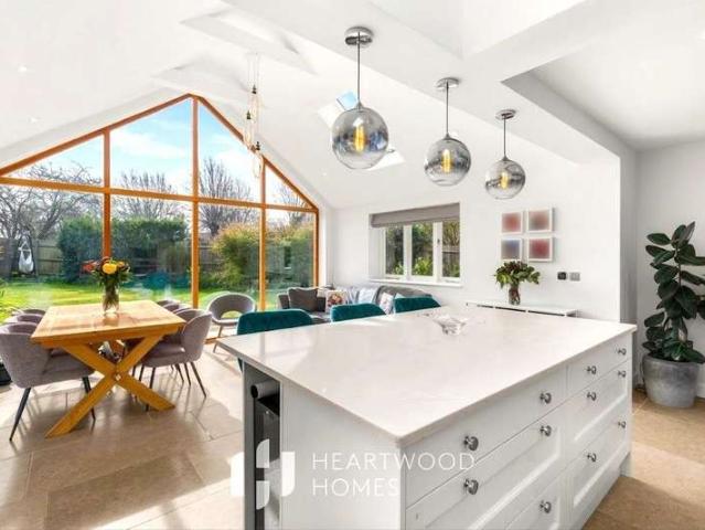4 Bedroom Detached House