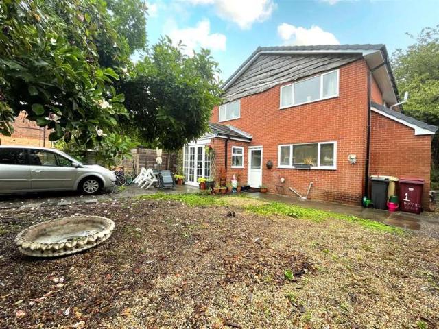 4 Bedroom Detached House