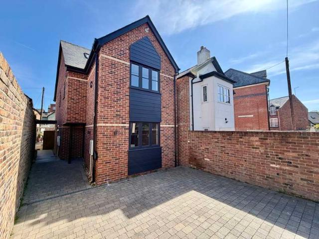 4 Bedroom Detached House