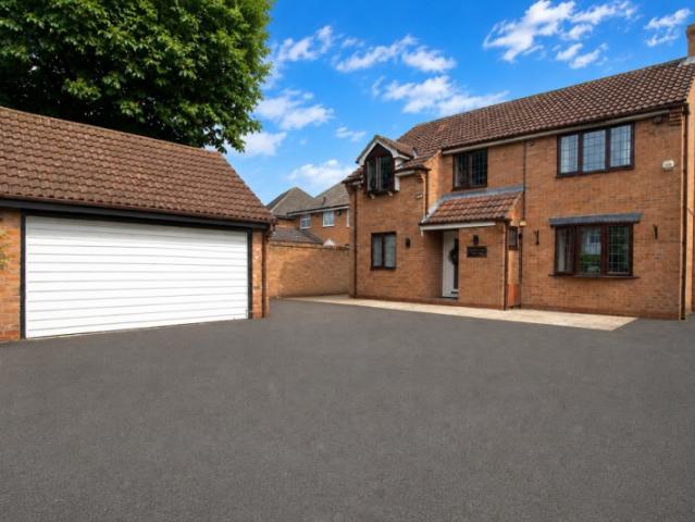 4 Bedroom Detached House