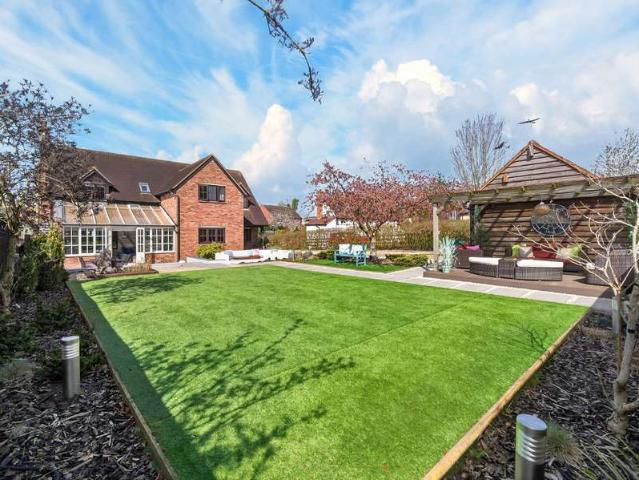 4 Bedroom Detached House