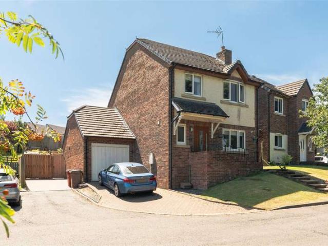 4 Bedroom Detached House