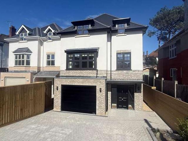 4 Bedroom Detached House