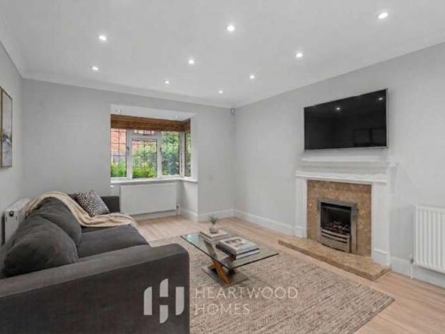 4 Bedroom Detached House