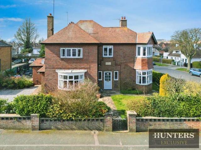 4 Bedroom Detached House