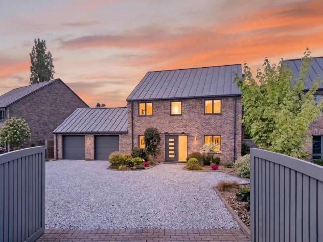 4 Bedroom Detached House